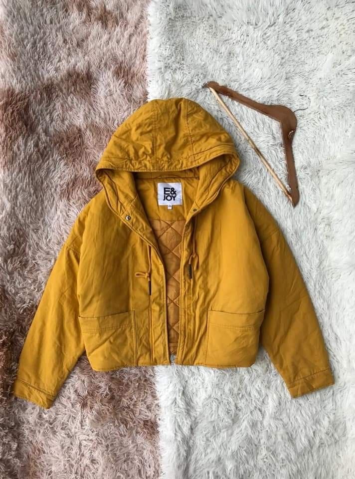 Mustard puffer jacket semi crop, Women's Fashion, Coats, Jackets and ...
