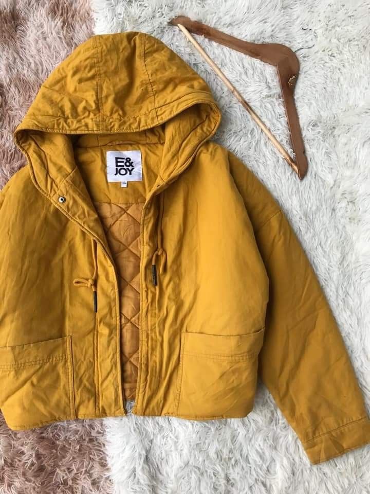 Mustard puffer jacket semi crop, Women's Fashion, Coats, Jackets and ...