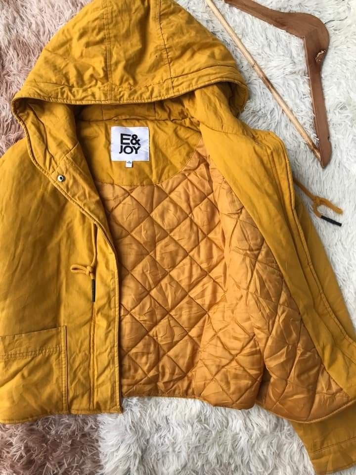 Mustard puffer jacket semi crop, Women's Fashion, Coats, Jackets and ...
