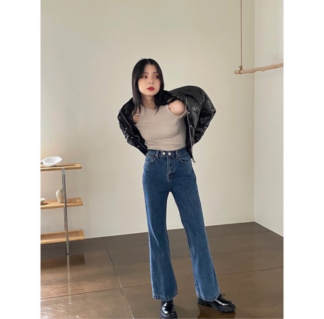 Oiiv 正韓 雙釦牛仔喇叭褲 #M, 她的時尚, 褲＆裙, 牛仔褲、緊身褲在旋轉拍賣