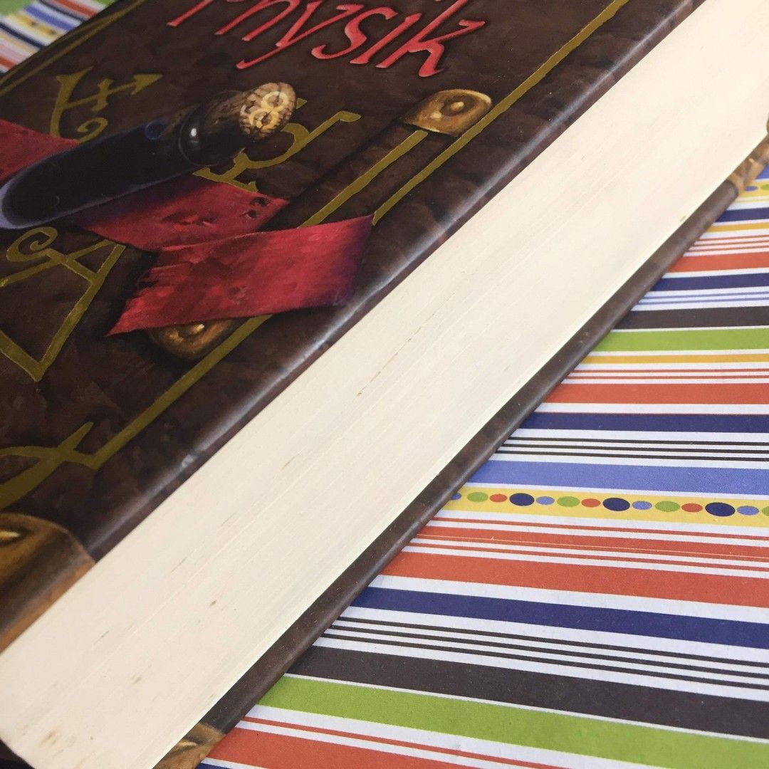 Physik Book 3 of the Septimus Heap Series, Hobbies & Toys, Books ...