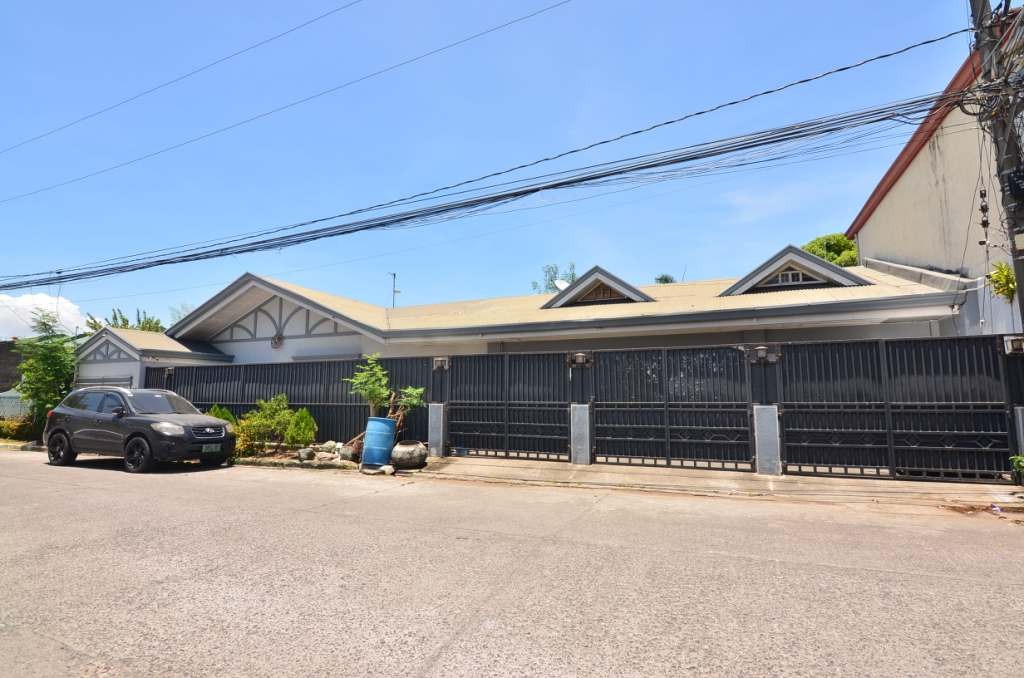 PRE OWN BUNGALOW HOUSE AND LOT FOR SALE IN PILAR VILLAGE LAS PINAS CITY ...