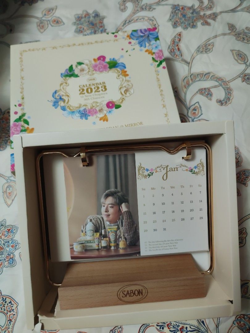 Sabon mirror 限量 Edan 2023 月曆 全新, 興趣及遊戲, 收藏品及紀念品, 明星周邊 - Carousell