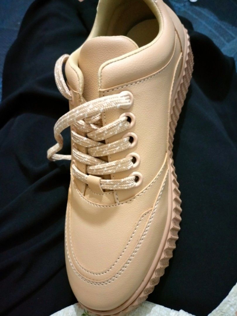 Sepatu wanita Adorable project - Medalion camel sneakers, Fesyen Wanita ...