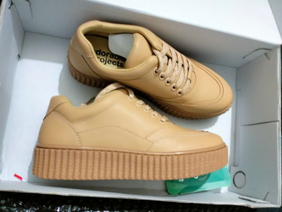 Sepatu wanita Adorable project - Medalion camel sneakers, Fesyen Wanita ...