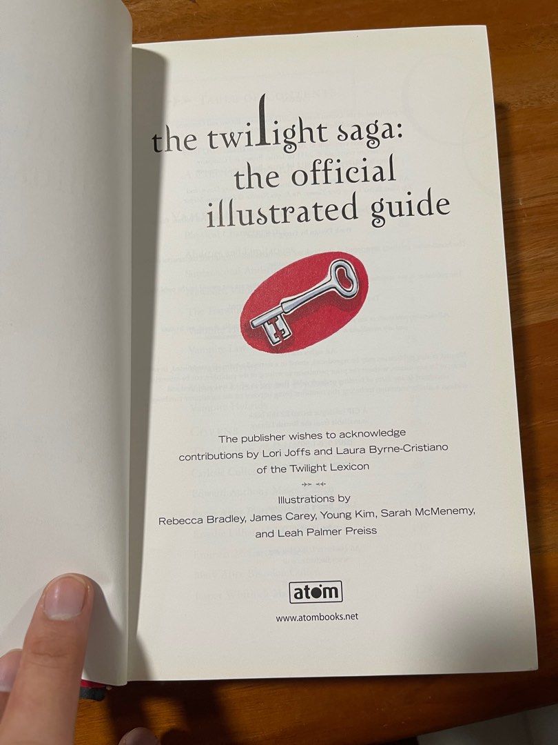 Twilight saga official illustrated guide, Hobbies & Toys, Books ...