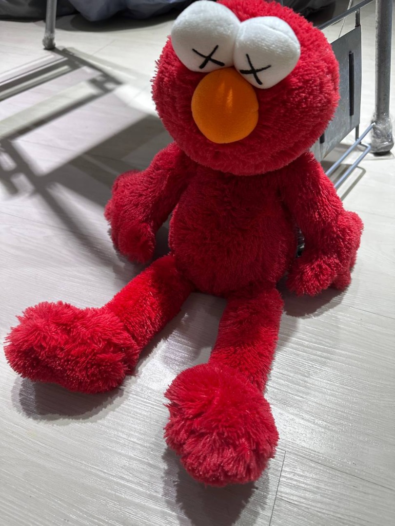 Uniqlo Kaws Elmo Kaw Sesame Street elmo Kaw edition, Hobbies & Toys ...