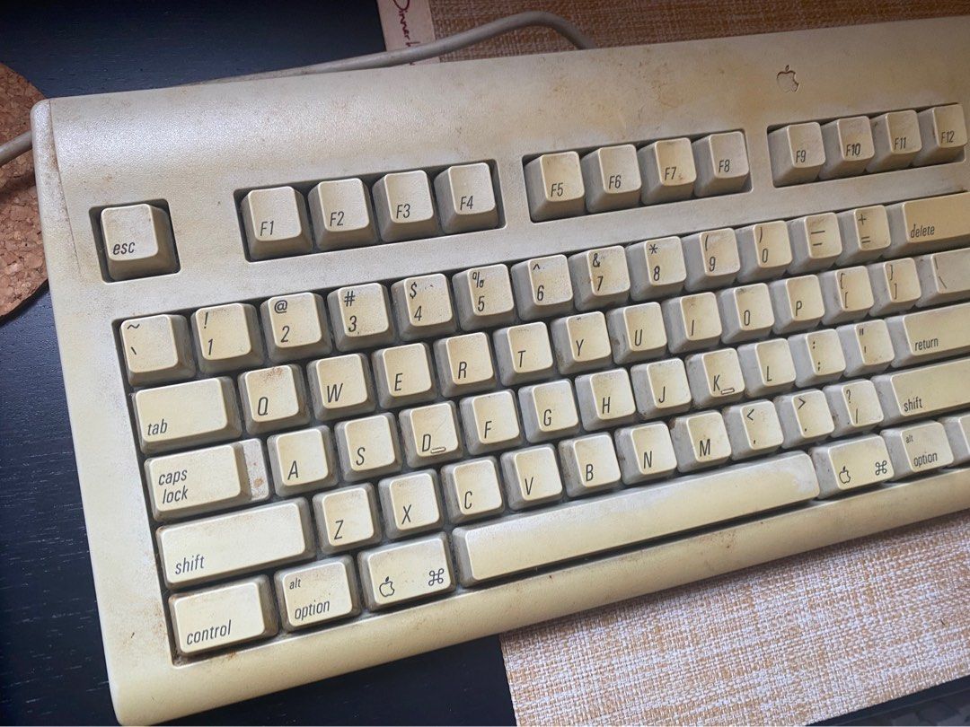 Vintage apple design keyboard, 電腦＆科技, 電腦周邊及配件, 電腦鍵盤及相關產品 - Carousell