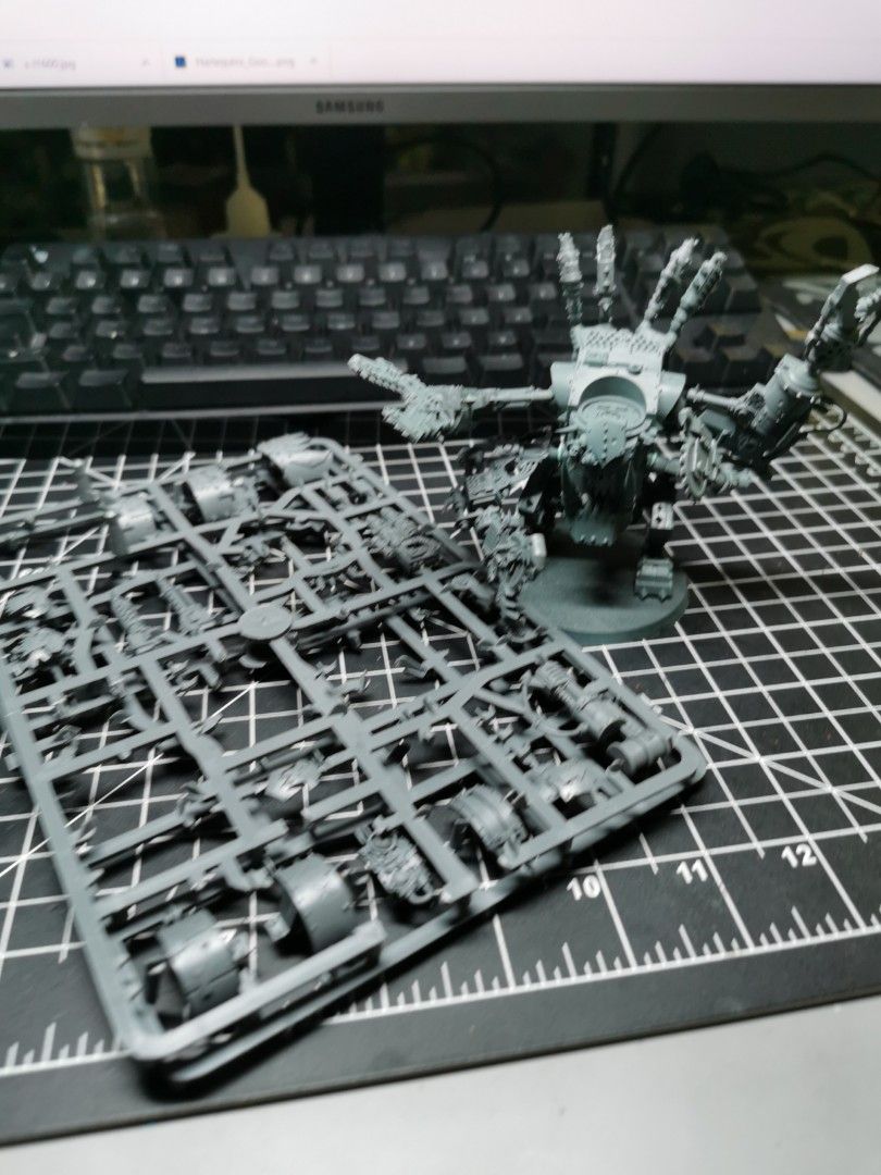 warhammer 40k deff dread, Hobbies & Toys, Toys & Games on Carousell