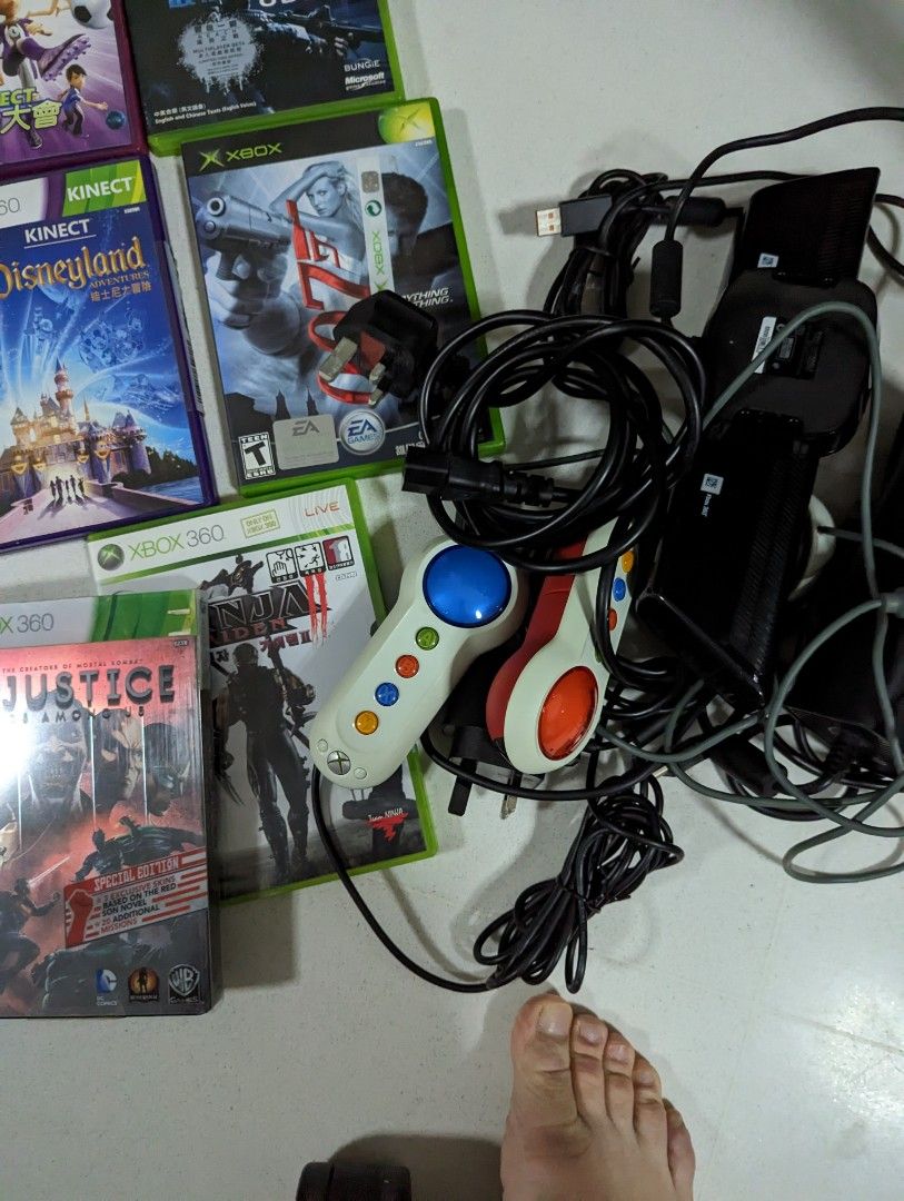 Xbox 360 with 25 games and Kinect and buzzer and 2 controller, Video ...