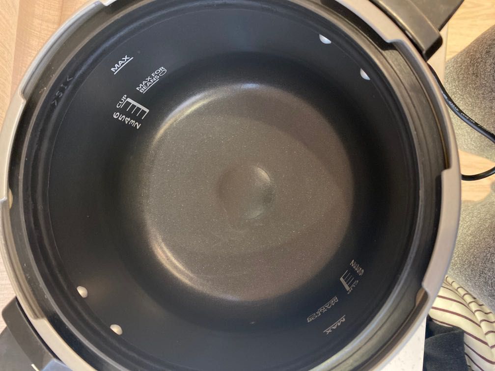 (原價$1680) Panasonic 樂聲牌SR-P45 4.5公升電子高速煲 壓力煲, 家庭電器, 廚房電器, 鍋具 - Carousell