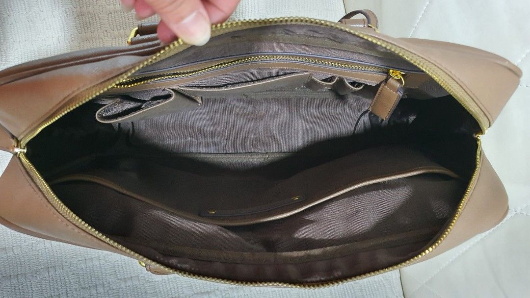 Amway Artistry bag, Women's Fashion, Bags & Wallets, Clutches on Carousell
