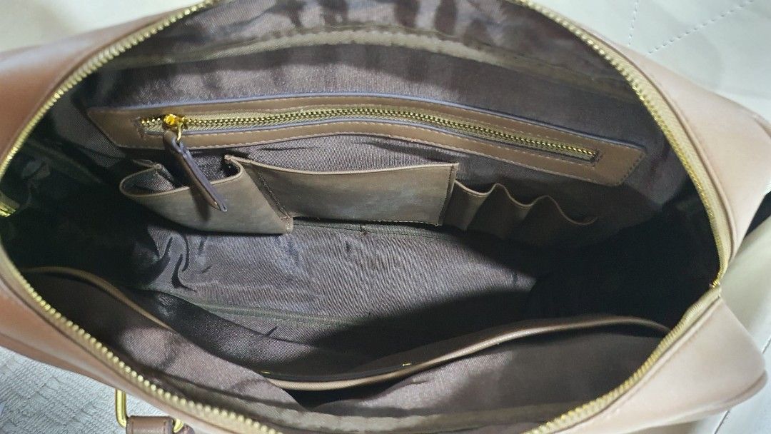 Amway Artistry bag, Women's Fashion, Bags & Wallets, Clutches on Carousell