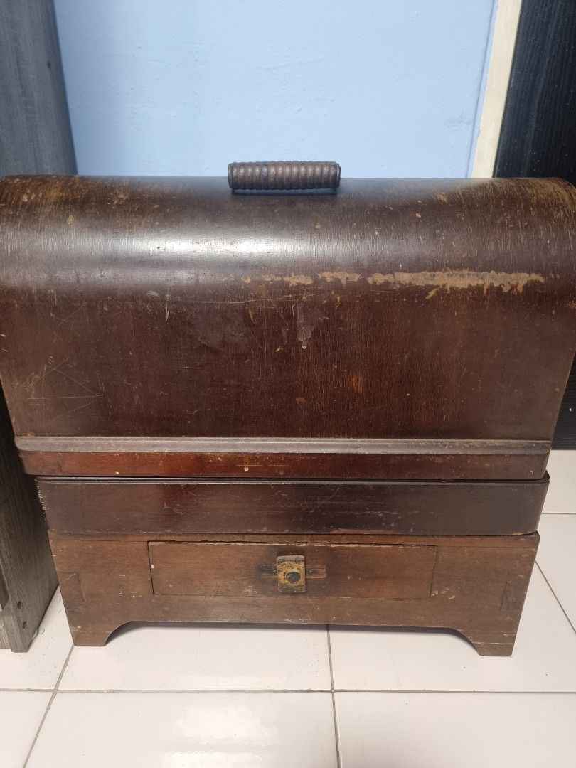 antique singa sewing machine, Hobbies & Toys, Memorabilia ...