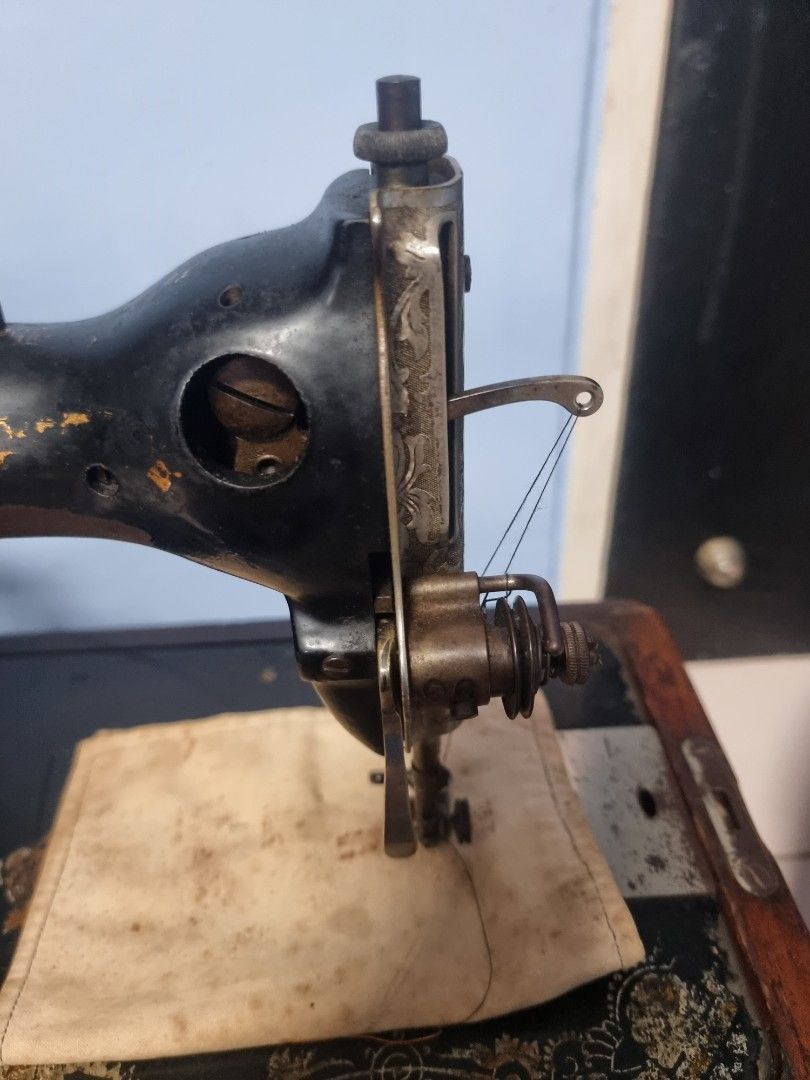 antique singa sewing machine, Hobbies & Toys, Memorabilia ...