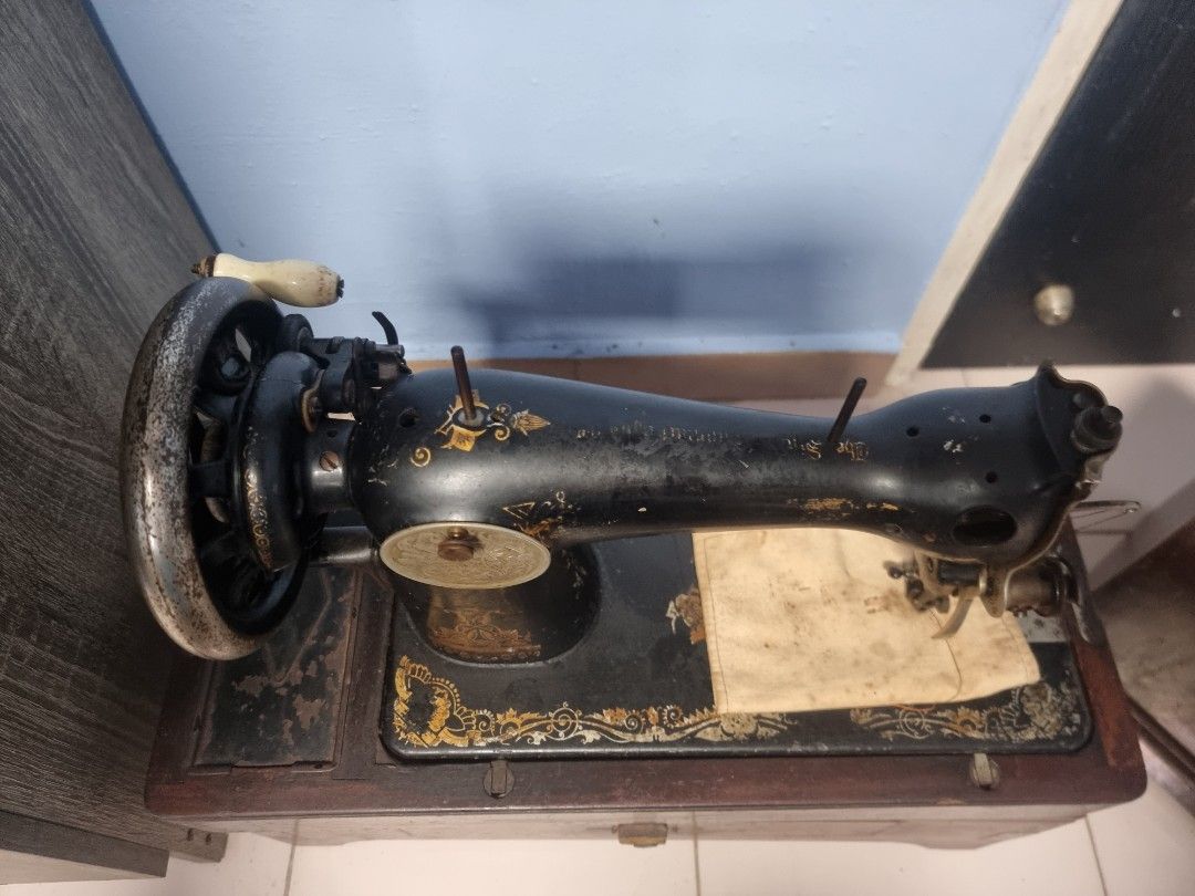 antique singa sewing machine, Hobbies & Toys, Memorabilia ...