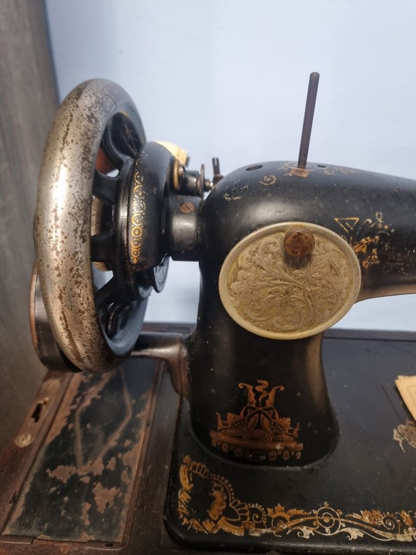 antique singa sewing machine, Hobbies & Toys, Memorabilia ...