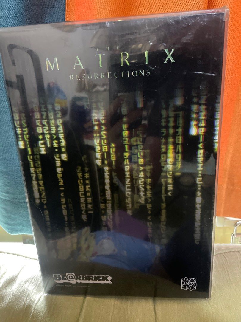 BE@RBRICK 100%&400% THE MATRIX RESURRECTIONS, 興趣及遊戲, 玩具 & 遊戲類 - Carousell
