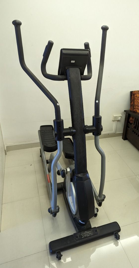 BODYWORX E1000 ELLIPTICAL CROSS TRAINER, Sports Equipment, Exercise ...