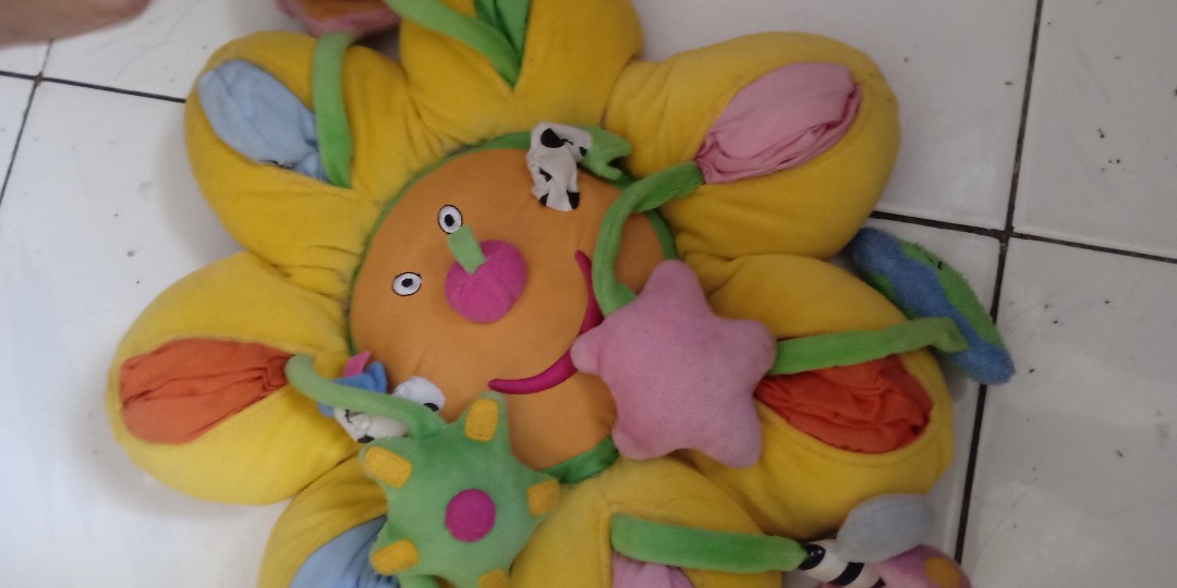 Flower soft toy, Babies & Kids, Infant Playtime on Carousell