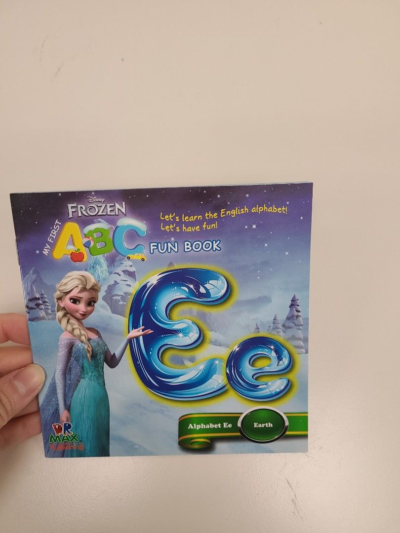 Frozen Elsa Ella ABC, 興趣及遊戲, 書本 & 文具, 小朋友書 - Carousell