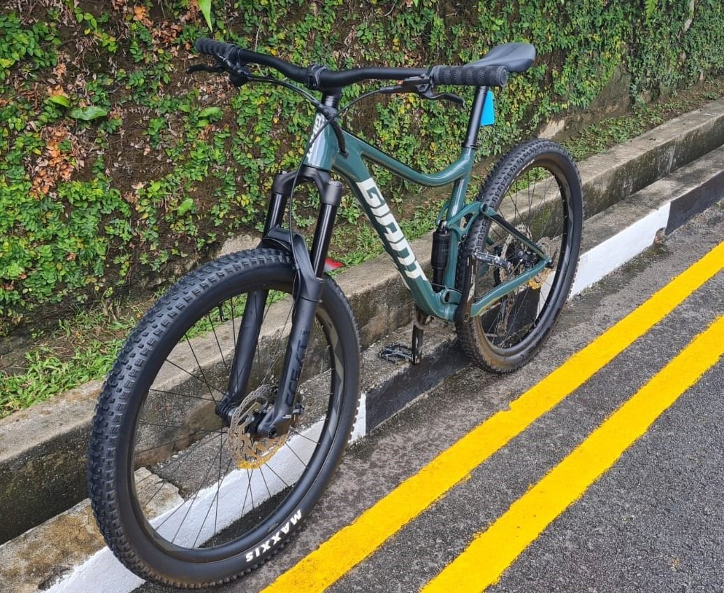 Giant Stance 2 2021 Size M 27.5, Sports Equipment, Bicycles & Parts ...