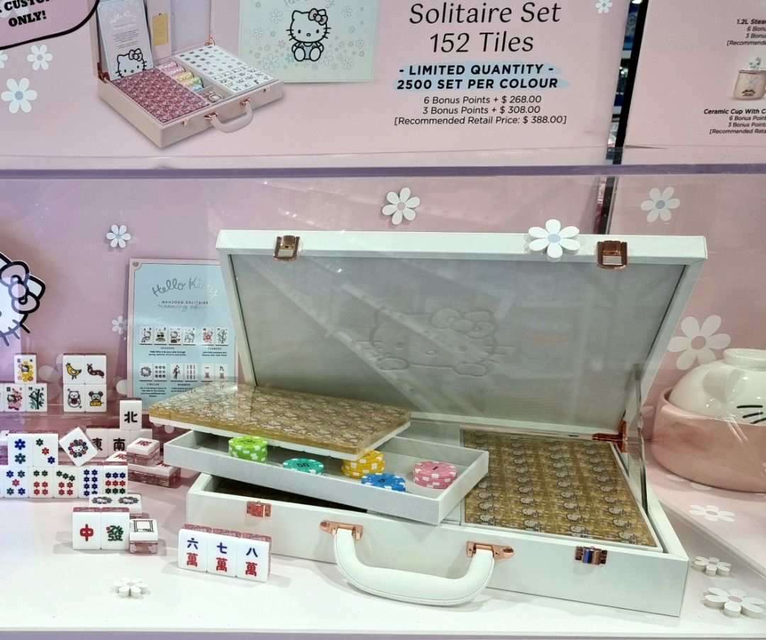 HELLO KITTY Mahjong set Gold colour, Hobbies & Toys, Toys & Games on ...