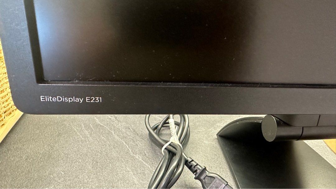 HP EliteDisplay E201 Monitor, Computers & Tech, Desktops on Carousell