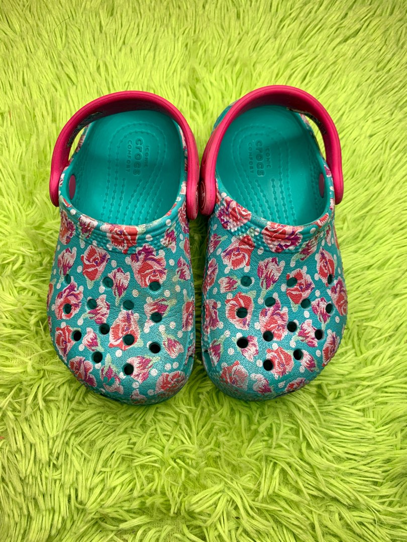 ICONIC CROCS COMFORT on Carousell