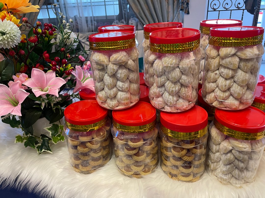 Kuih -Kuih for Hari Raya, Food & Drinks, Homemade Bakes on Carousell