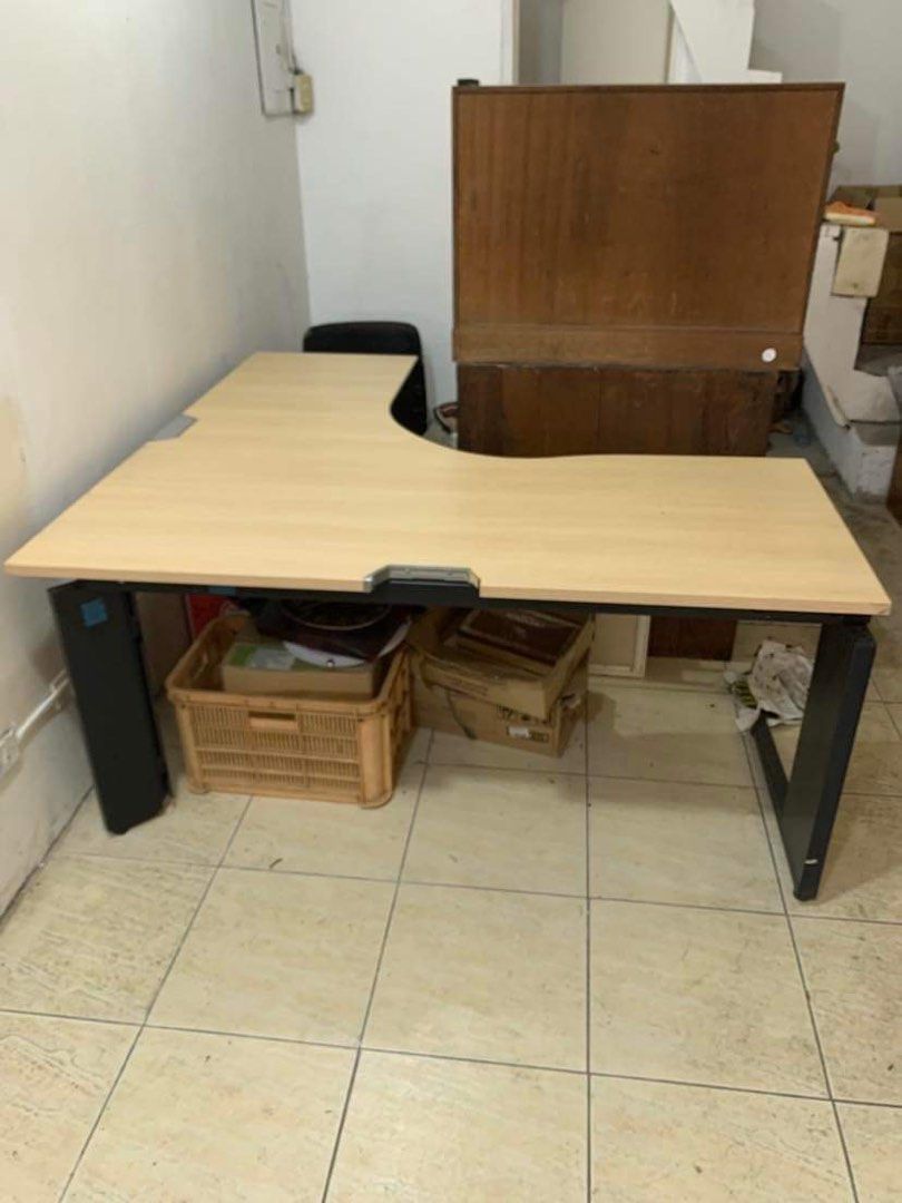 L Shape Heavy Duty Computer Table on Carousell