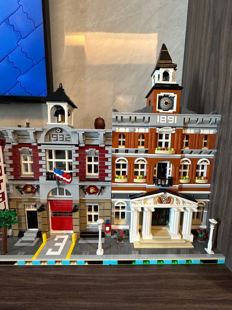 Lego Modular Fire Station 10197 Town Hall 10224 Set, Hobbies & Toys ...