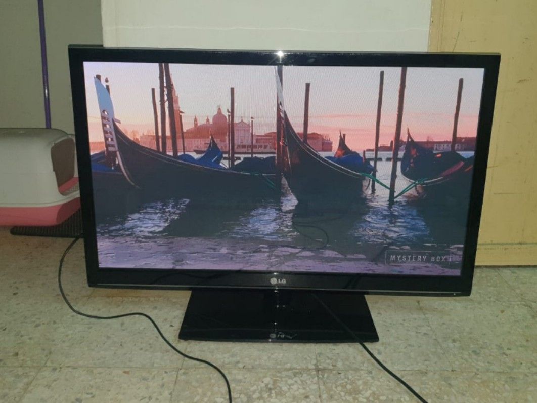 LG plasma tv 42 inci like a new rm400, TV & Home Appliances, TV ...