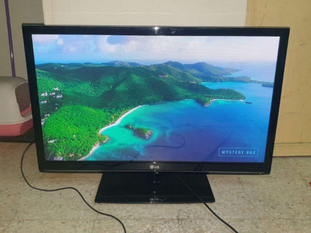 LG plasma tv 42 inci like a new rm400, TV & Home Appliances, TV ...