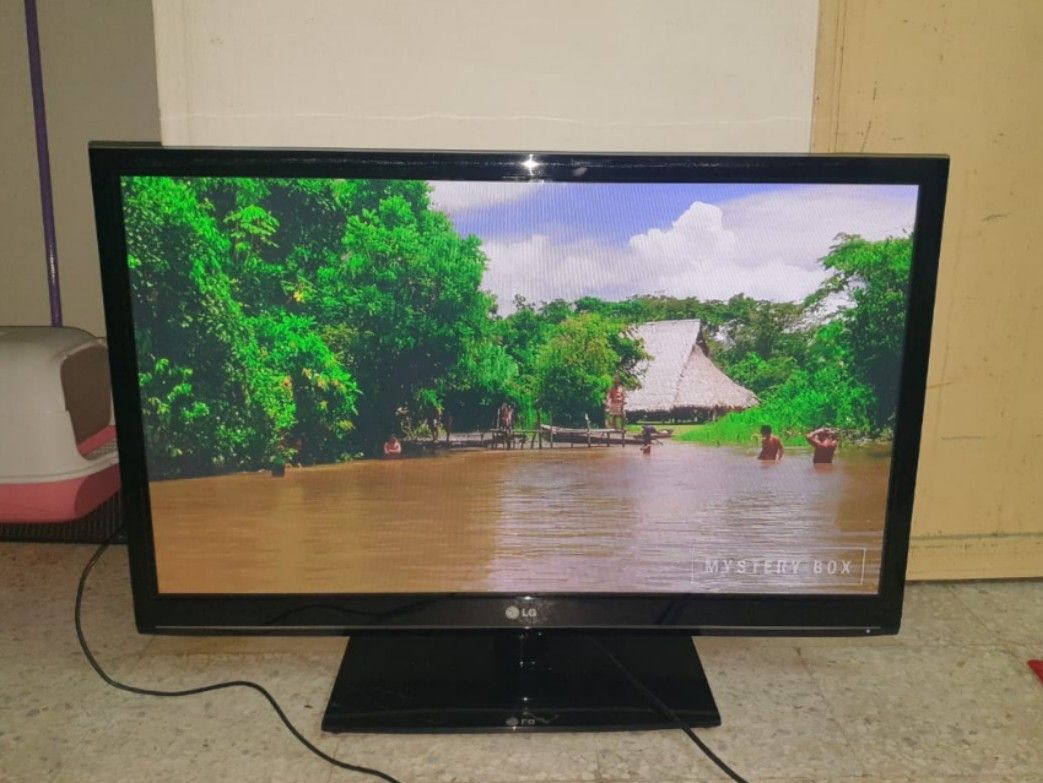 LG plasma tv 42 inci like a new rm400, TV & Home Appliances, TV & Entertainment, TV on Carousell
