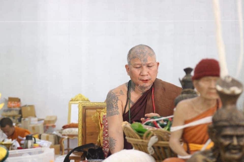 [LP UDOMSAP] SIGNATURE PALAKIT LOCKET, Hobbies & Toys, Memorabilia ...