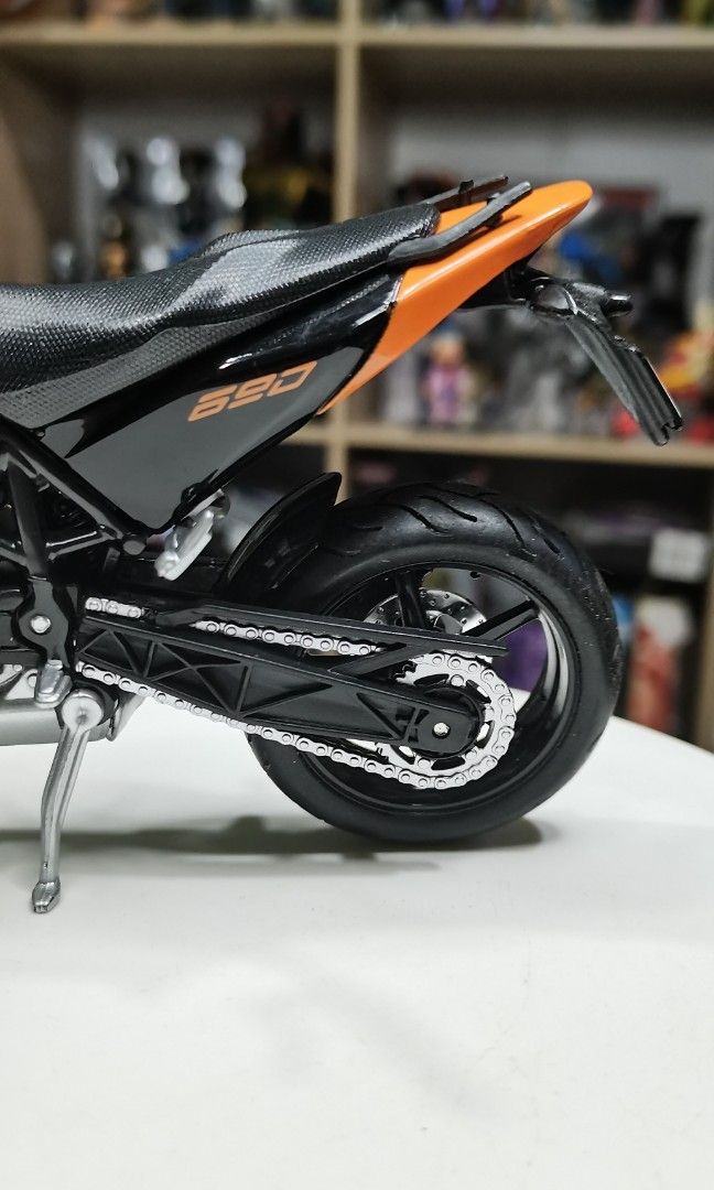 Maisto Motorcycle Series: KTM 690 Duke 1:12 Scale, Hobbies & Toys, Toys ...