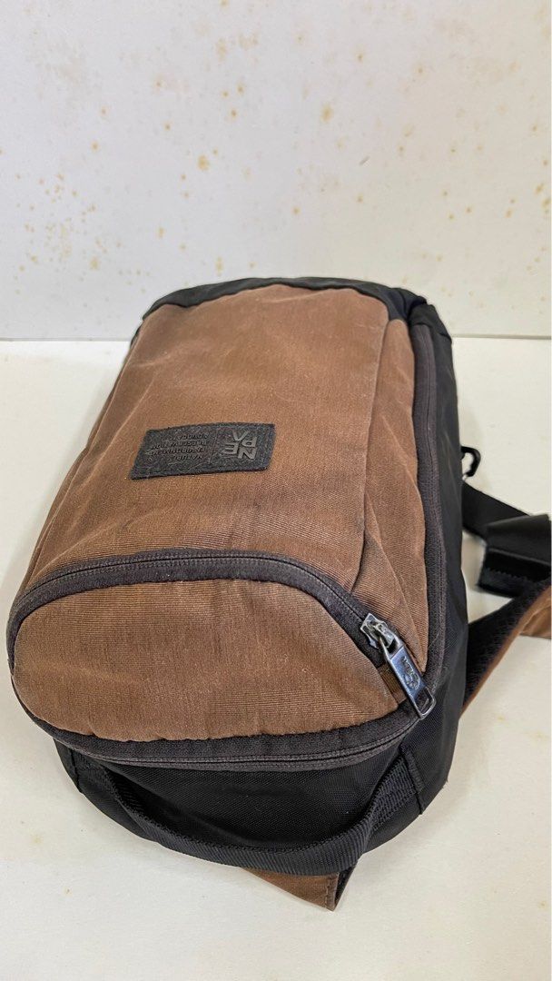 Nepa Crossbody Bag with usb port and cable, Sports Equipment, Hiking ...