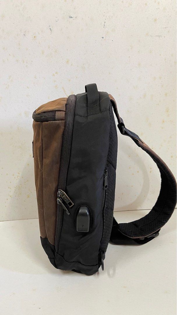 Nepa Crossbody Bag with usb port and cable, Sports Equipment, Hiking ...
