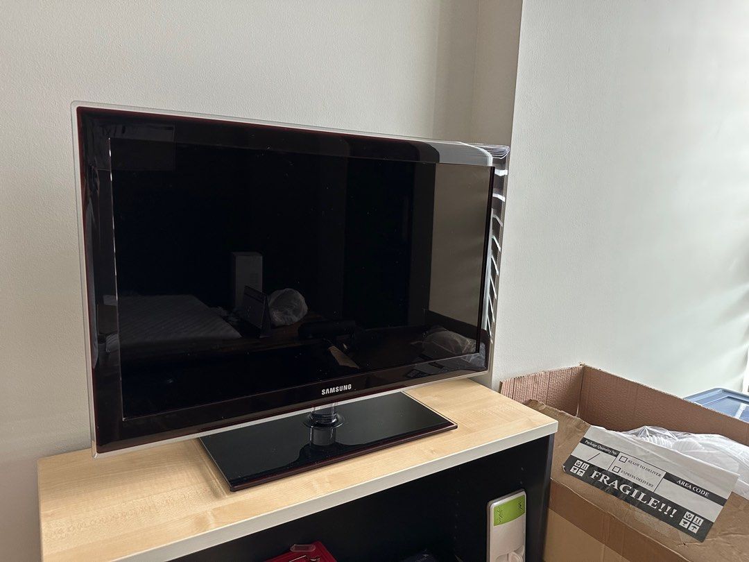 Samsung 32 inch TV, TV & Home Appliances, TV & Entertainment, TV on ...