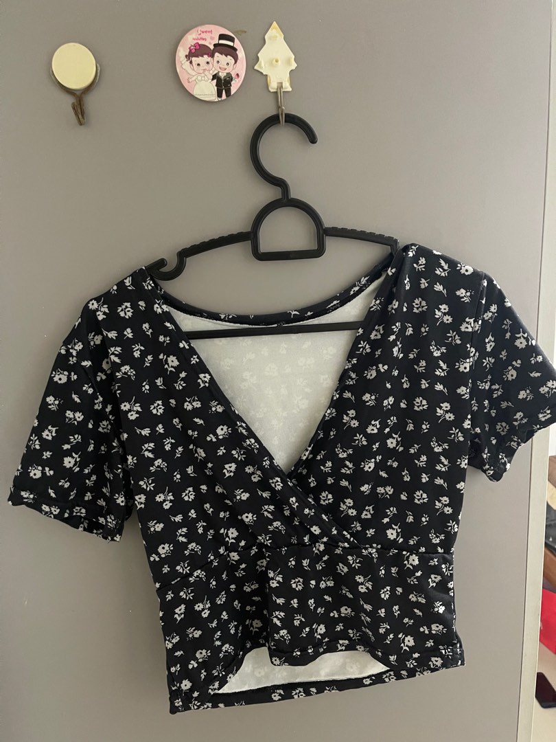 Selling Top, Women's Fashion, Tops, Shirts on Carousell
