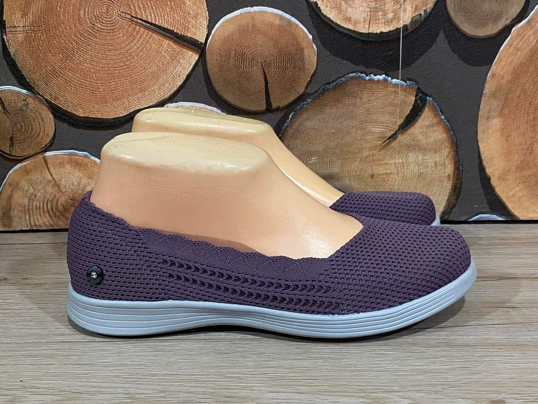 Skechers original GoWalk Lite Moonlight, Fesyen Wanita, Sepatu di Carousell