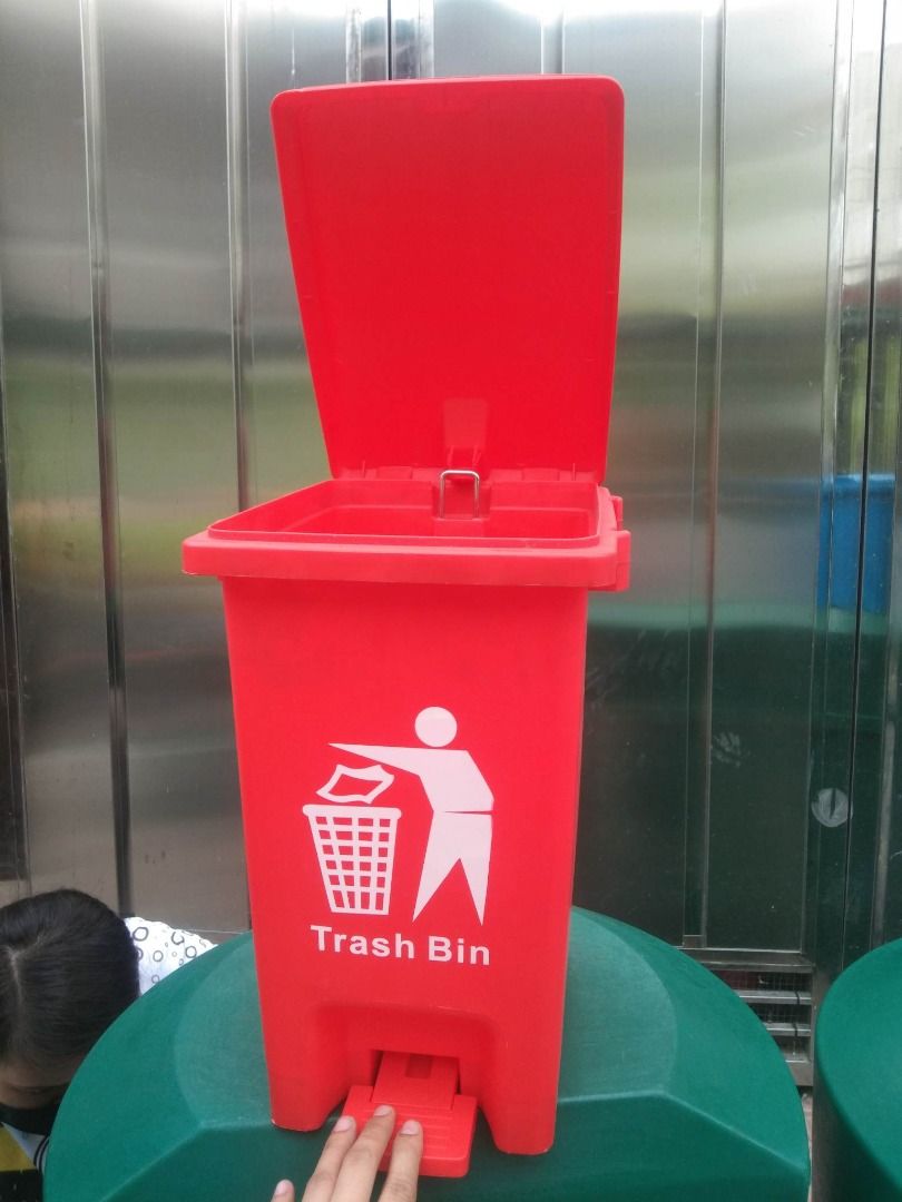 step on bin/clip trash bin, Furniture & Home Living, Cleaning ...