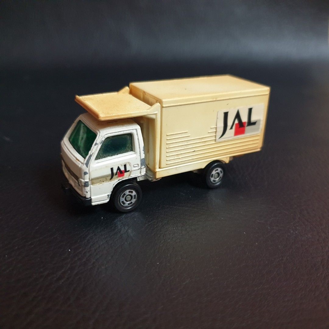 Tomica Isuzu Elf, Hobbies & Toys, Toys & Games on Carousell