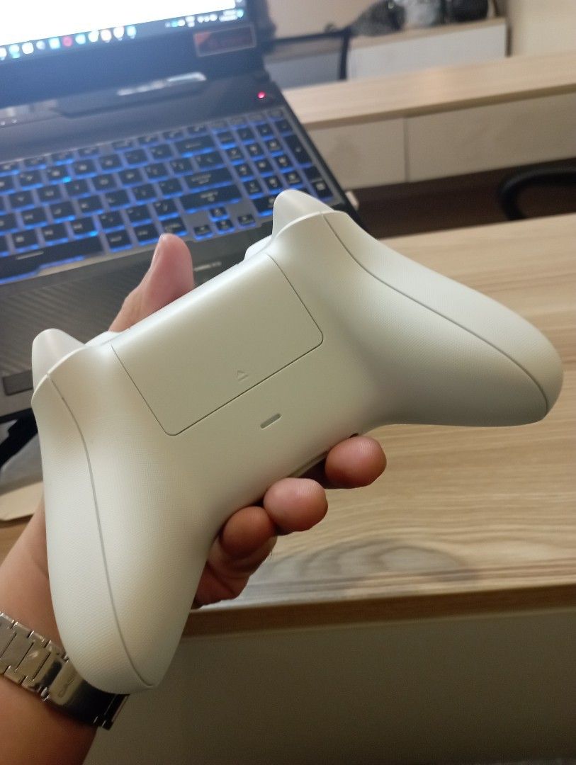 Xbox controller robot white, Video Gaming, Gaming Accessories ...