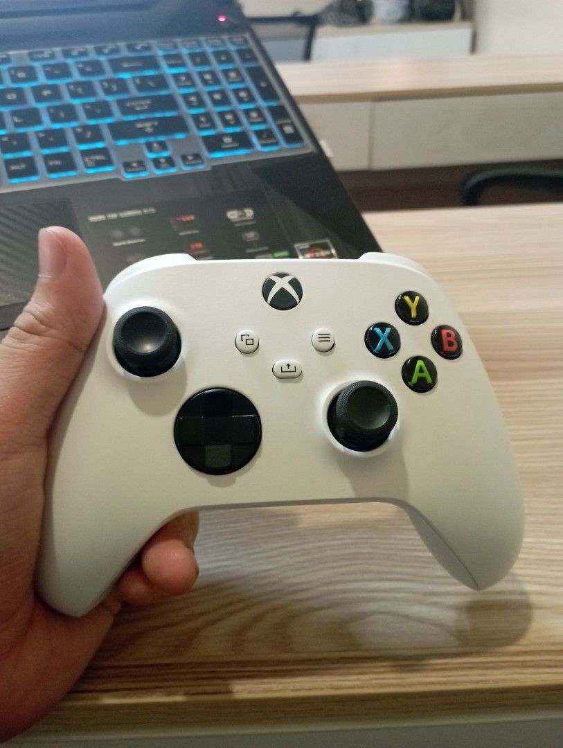 Xbox controller robot white, Video Gaming, Gaming Accessories ...