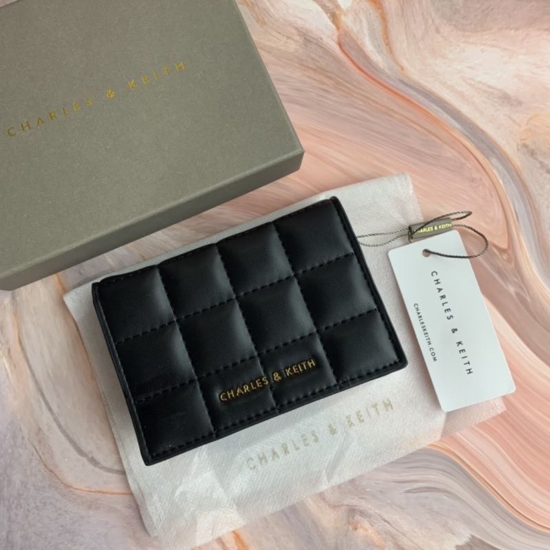 Charles & Keith Wallet puffy leather, Barang Mewah, Tas & Dompet di ...