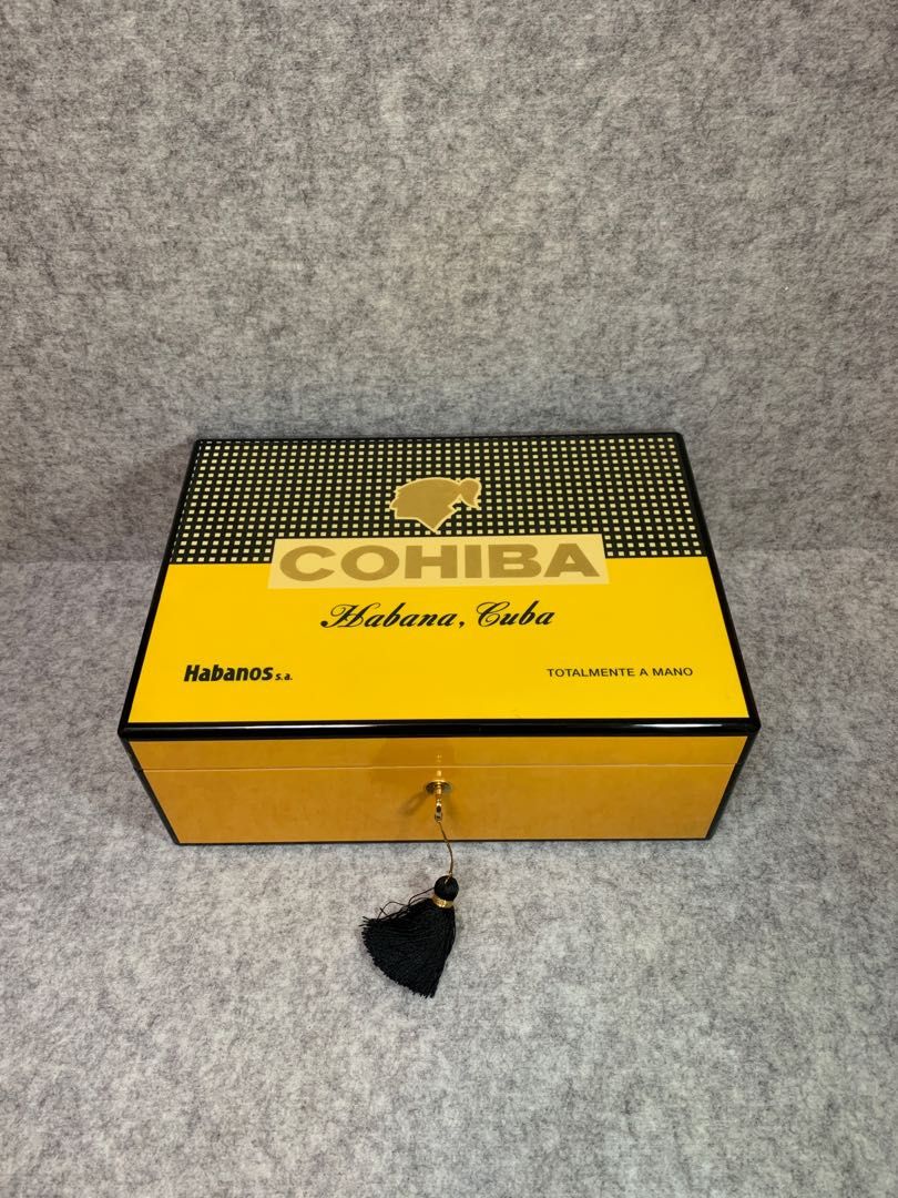 COHIBA Cigar Humidor Box vintage collection series 067, 興趣及遊戲, 收藏品及紀念品, 古董收藏 - Carousell