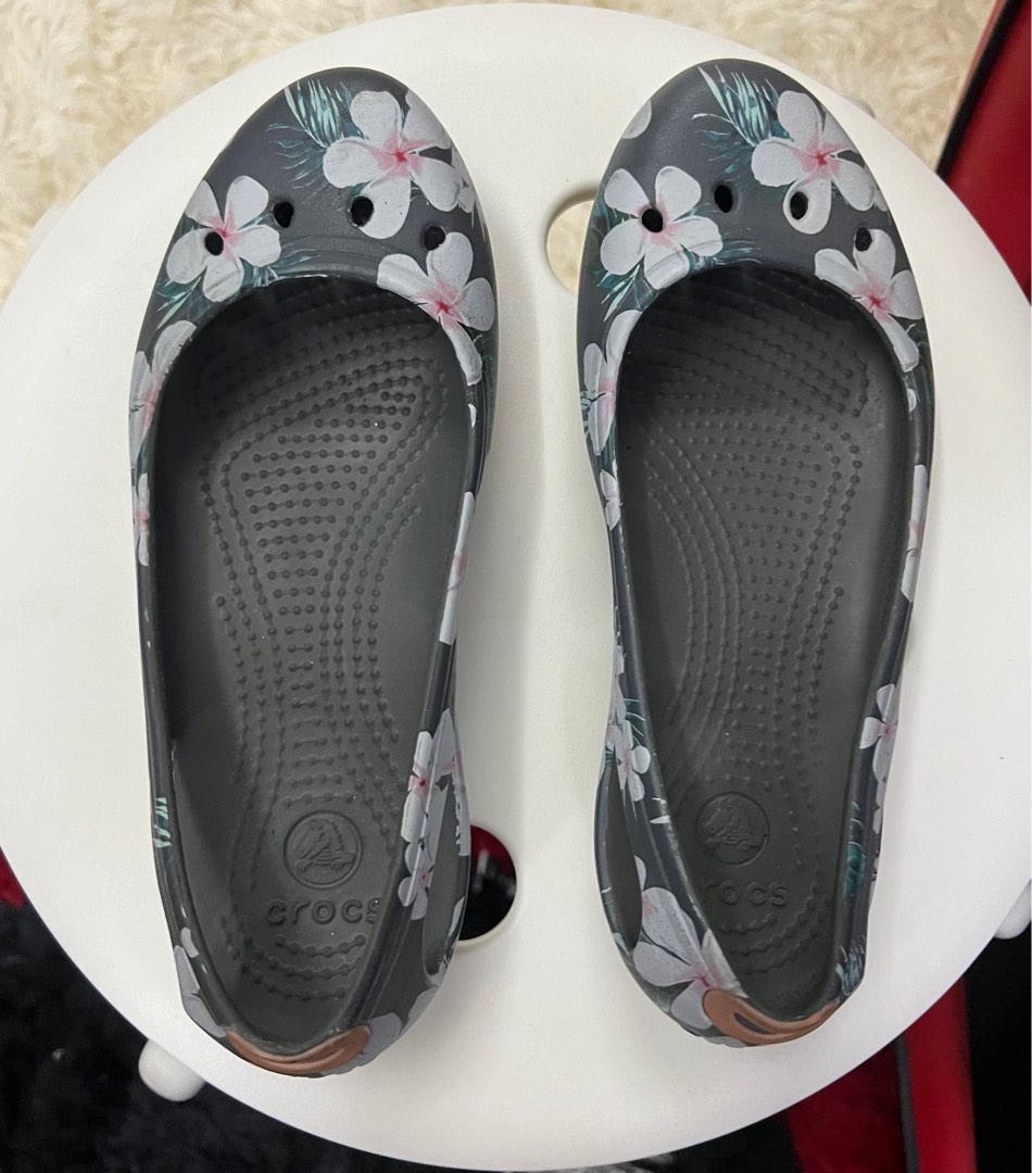 Crocs Flat, Women's Fashion, Footwear, Flats on Carousell