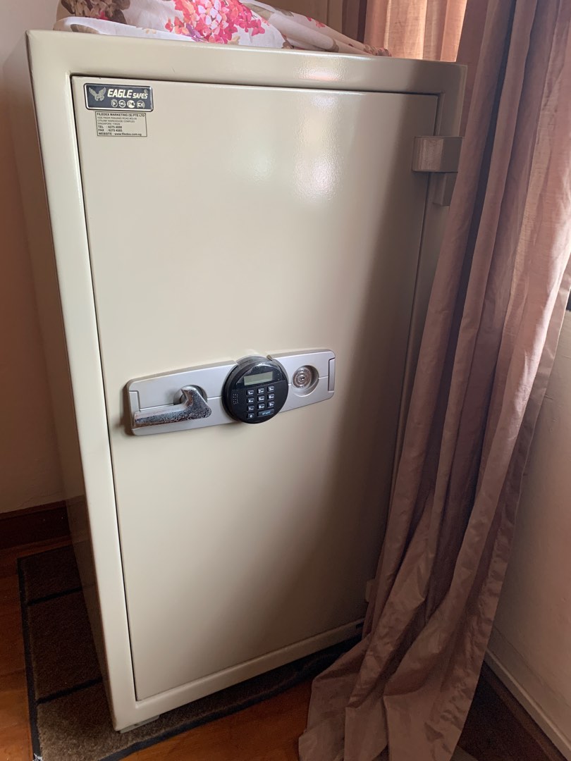Eagle Safe ES-200, Furniture & Home Living, Security & Locks, Safe on ...